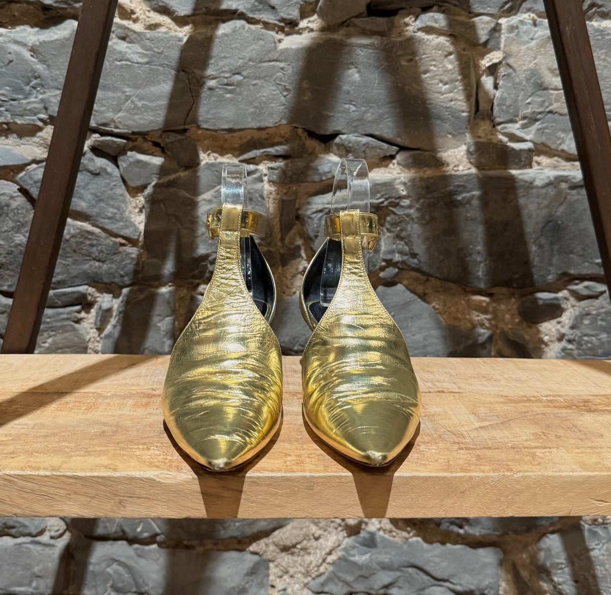 Céline Metallic Gold T-strap Pointy Pumps – Boutique LUC.S